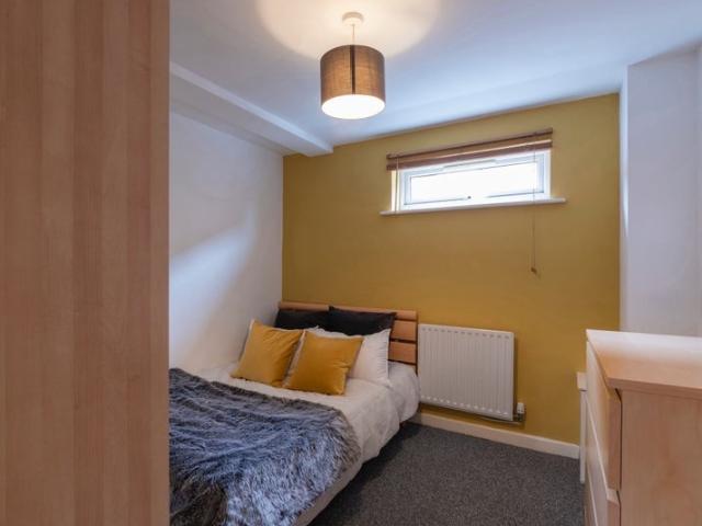 Room at Richmond Road, Rushcliffe