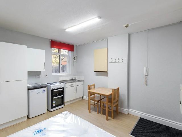 Room at Rickmansworth Road, Watford