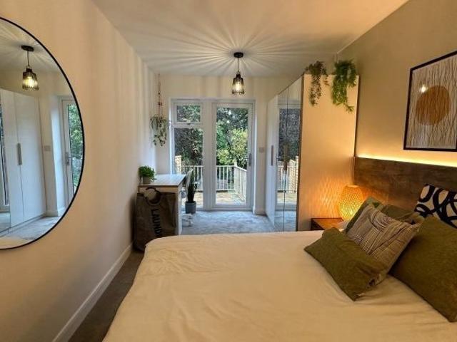 Room at Ridgeway Drive, Greater London