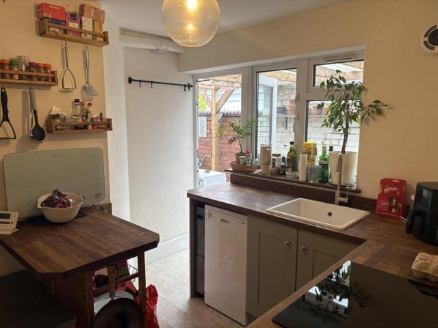 Room at Ridgeway Road, Bristol