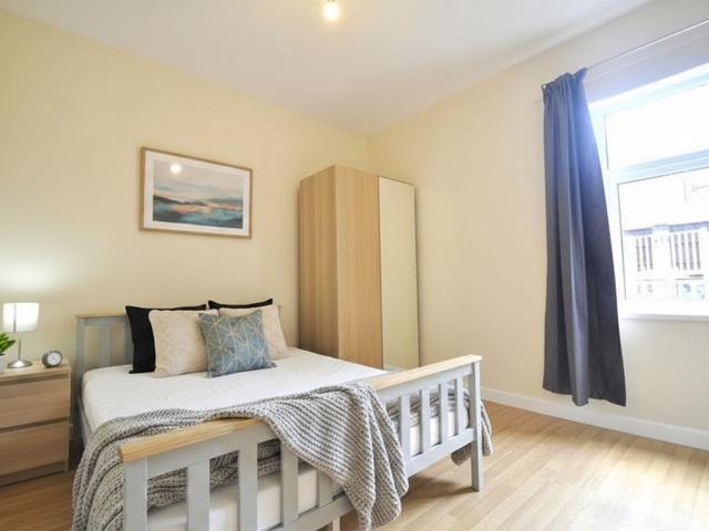Room at Risca Road, Newport
