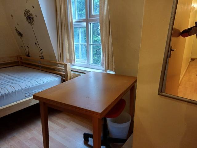 Room at Risley Avenue, Greater London
