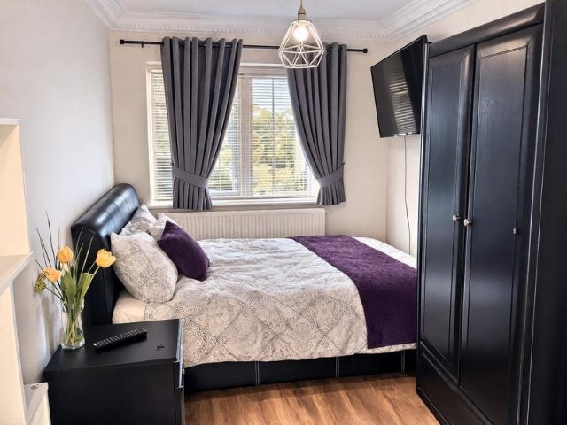 Apartment at Ripon Gardens, Greater London