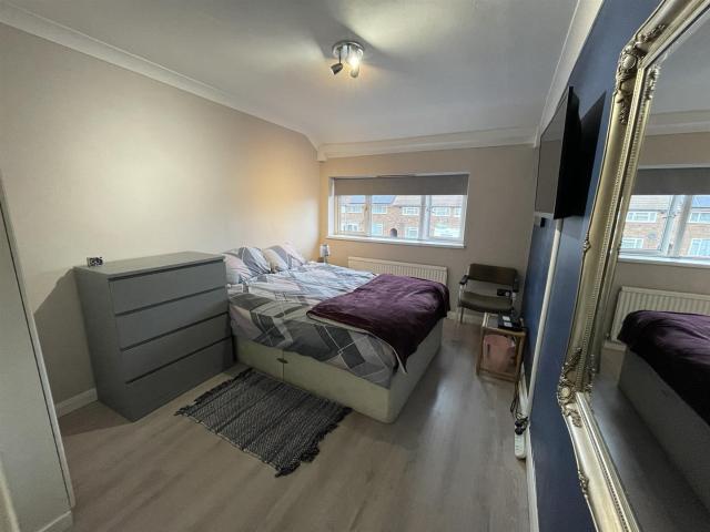 Room at Ripon Way, Hertsmere