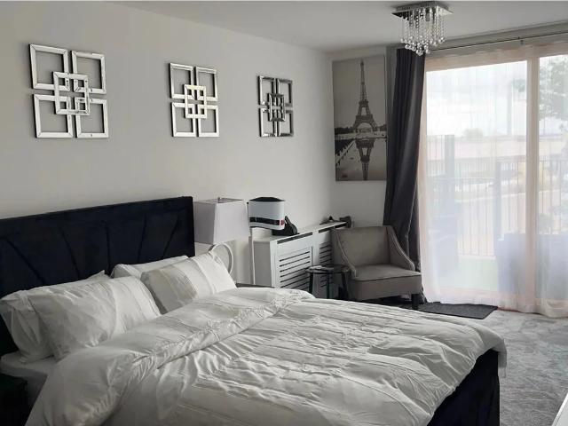 Room at Ripplegate Walk, Greater London