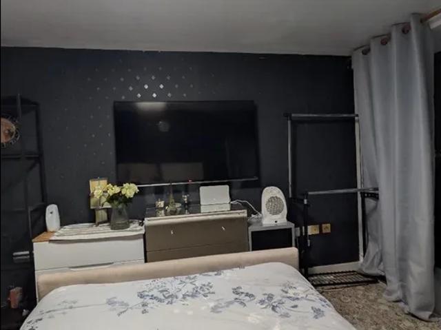 Room at Riverdale Road, Manchester
