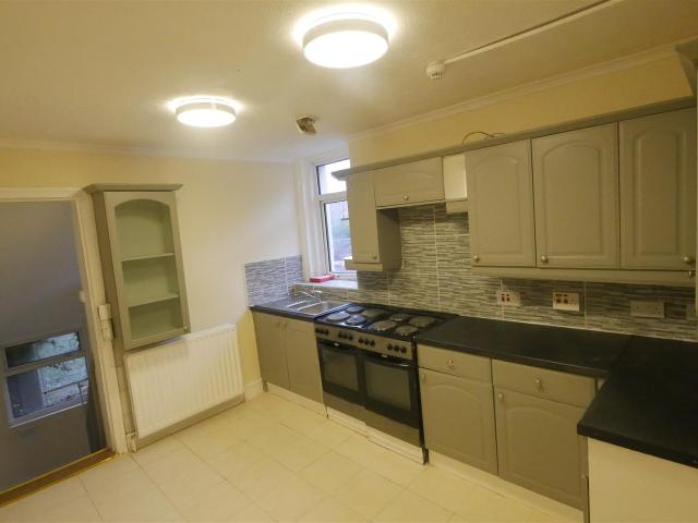 Room at Riverside Avenue, Hurn