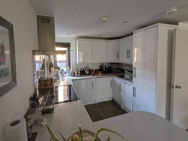 Room at Riverside Close, Greater London