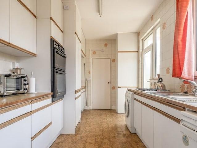 Room at Riverside Close, Greater London