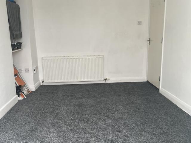 Room at Riverside Drive, Greater London