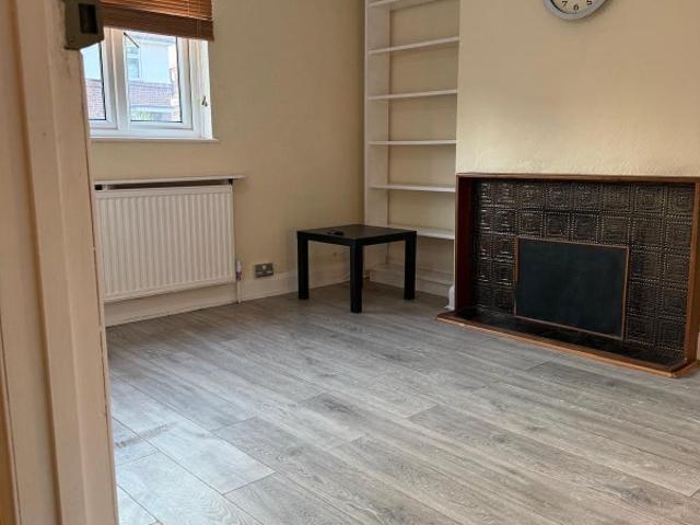 Room at Riverside Road, Greater London