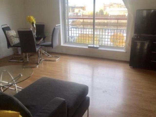 Room at Riverview Place, Glasgow