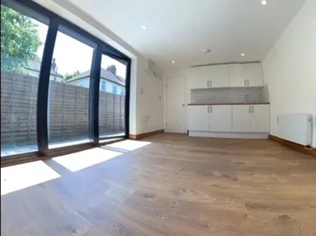 Room at Rivulet Road, Greater London