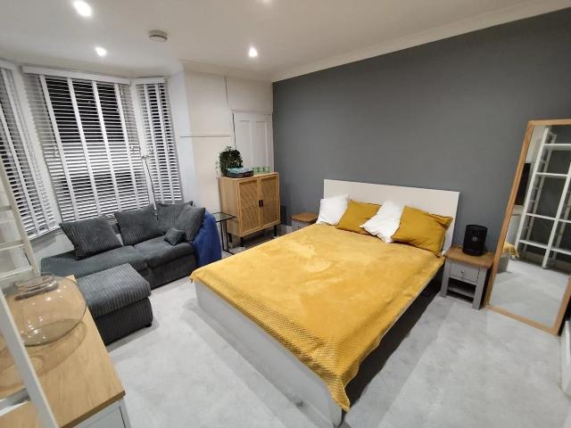 Room at Rochester Avenue, Rochester