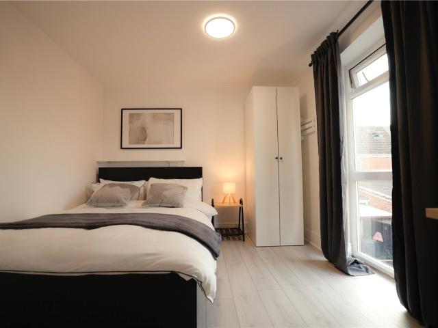 Room at Rochfords Gardens, Slough