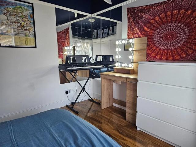 Room at Rockwell Road, Greater London