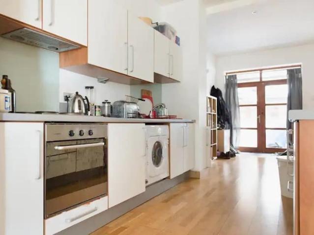 Room at Roach Road, Greater London