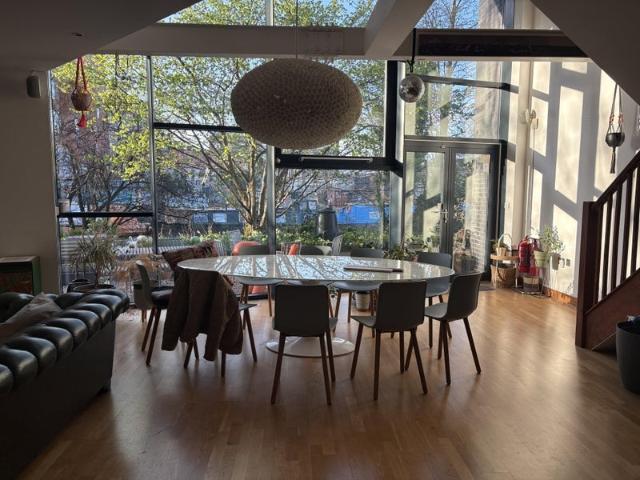 Room at Roach Road, Greater London