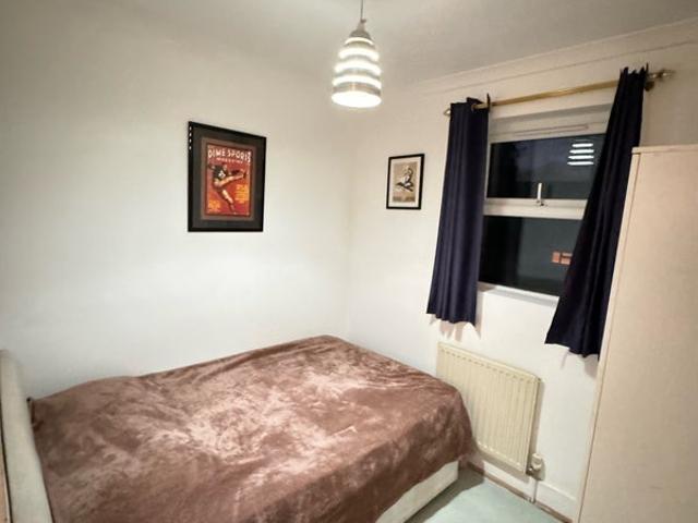 Room at Roberts Road, Greater London