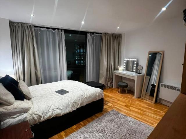 Room at Roberts Wharf, Leeds
