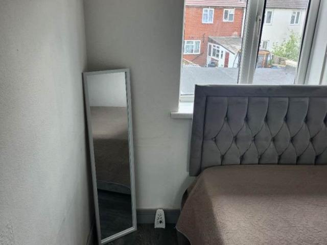 Room at Robin Grove, Greater London