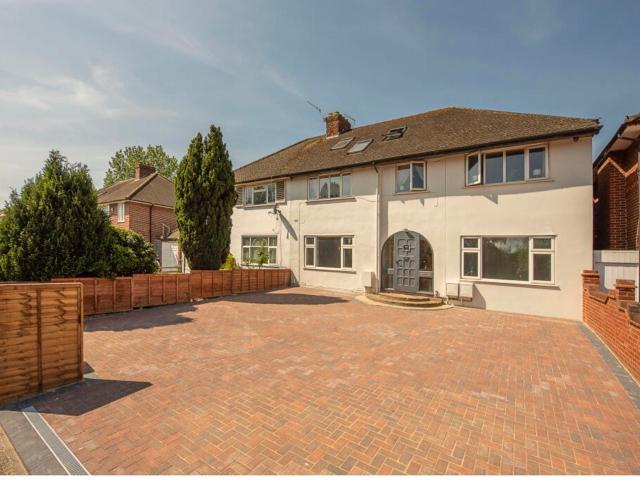 Room at Robin Hood Way, Greater London