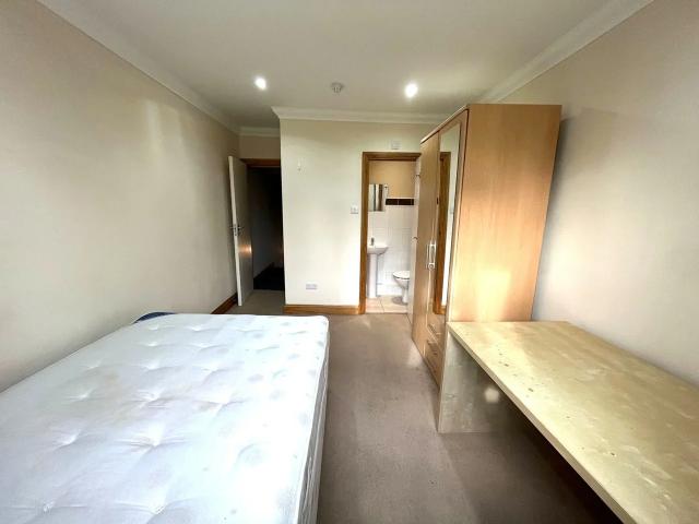 Room at Robinson Road, Greater London