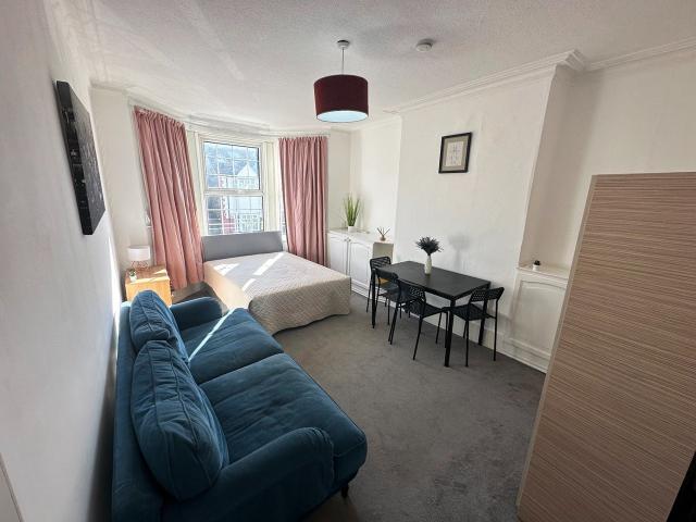 Room at Robinson Road, Greater London