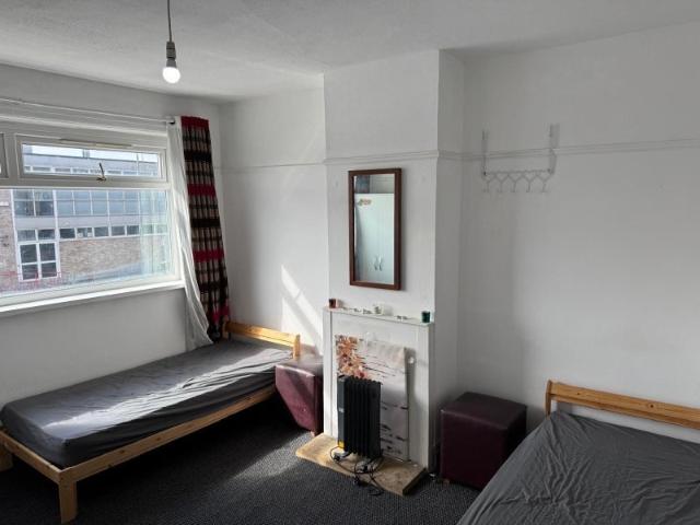 Room at Rodway Road, Bristol