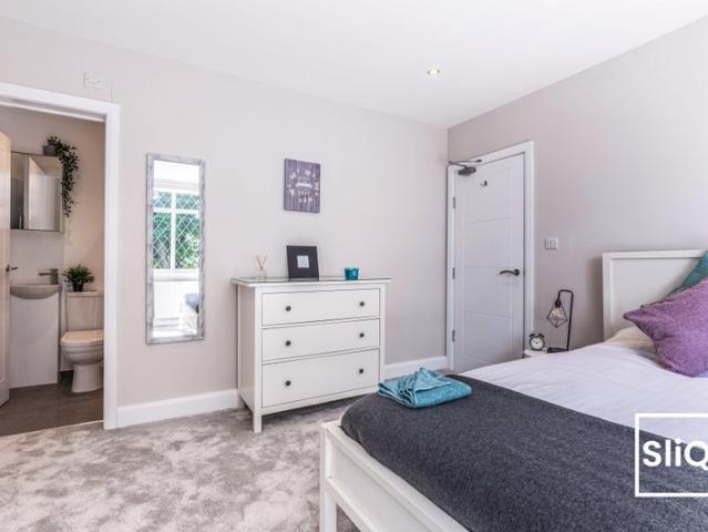Room at Roehampton Vale, Greater London