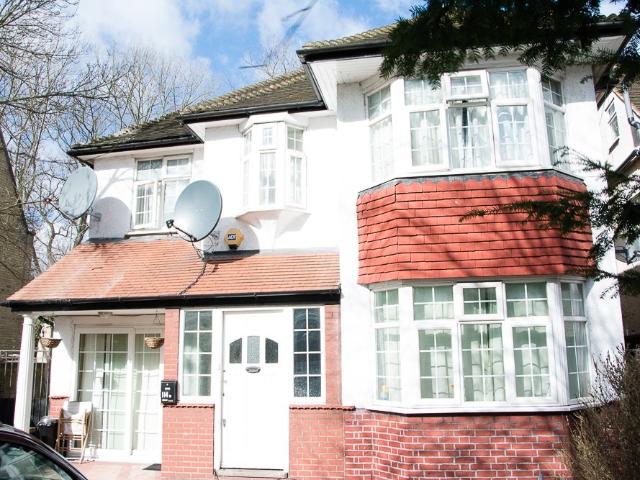 Room at Roehampton Vale, Greater London