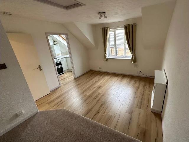 Apartment at Roff Avenue, Bedford