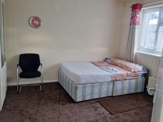 Room at Rokesby Road, Slough