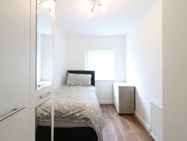 Room at Roodegate, Basildon