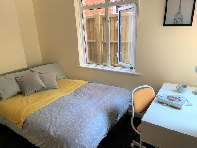 Room at Rollesbrook Gardens, Southampton