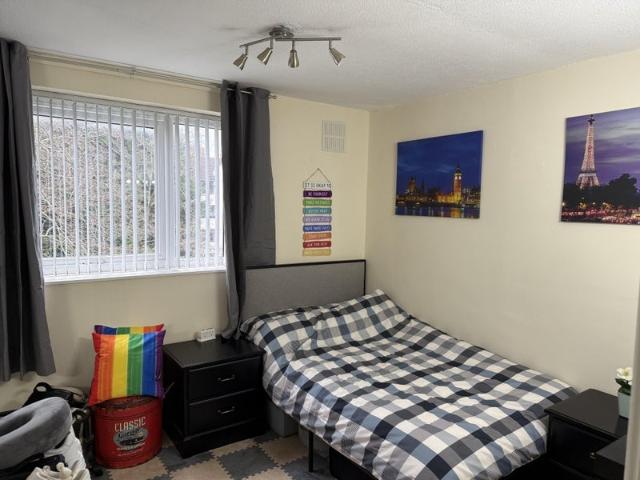 Room at Rolling Street, Salford