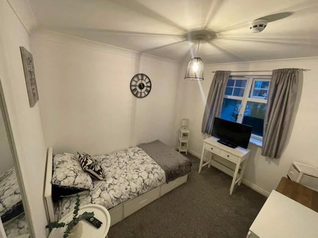 Room at Rolls Avenue, Crewe