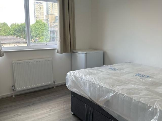 Room at Rolls Road, Greater London