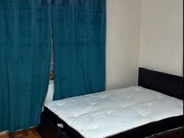 Room at Rose Avenue, Greater London