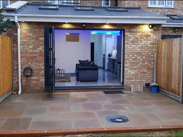 Room at Rose Avenue, Greater London