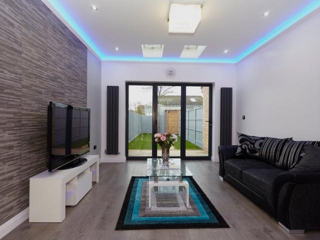 Room at Rose Avenue, Greater London