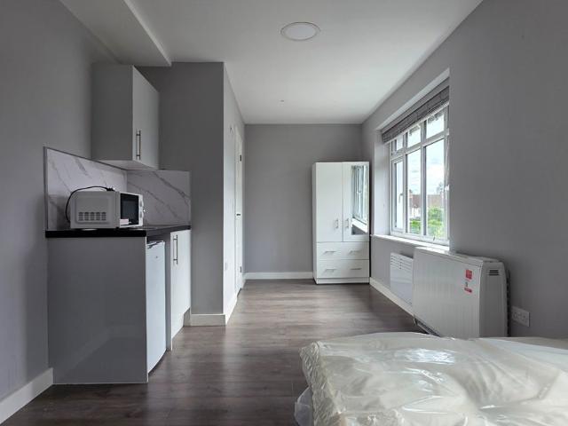 Room at Rose Gardens, Greater London