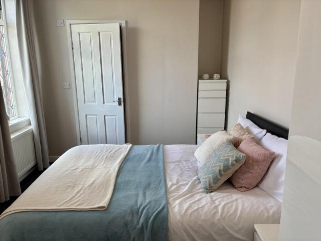 Room at Rose Street, Leeds