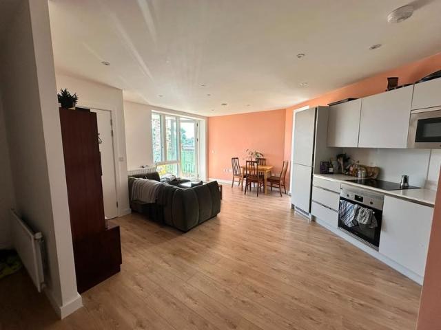Room at Rosebank Gardens, Greater London
