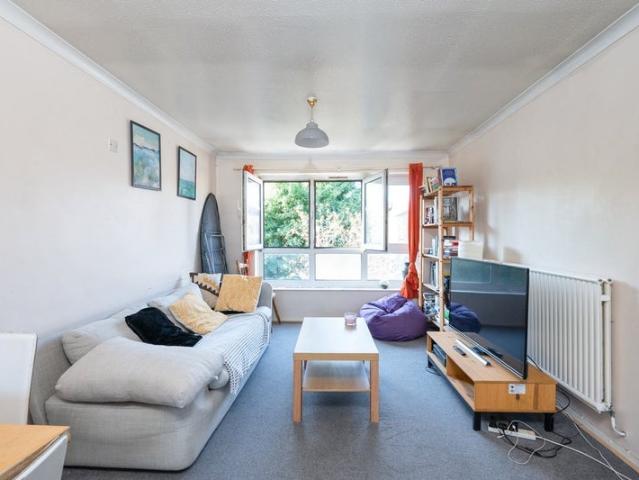 Room at Rosebank Gardens, Greater London