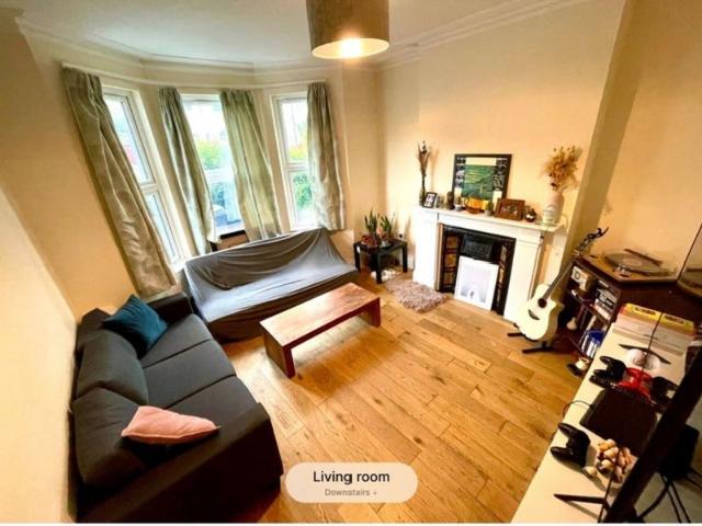 Room at Roseberry Gardens, Greater London