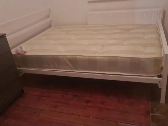 Room at Roseberry Gardens, Greater London