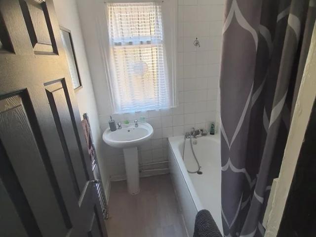 Room at Roseberry Gardens, Greater London