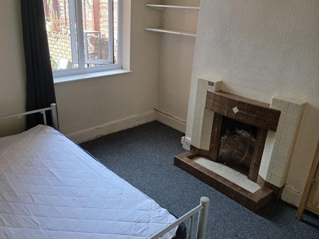 Room at Roseberry Park, Bristol