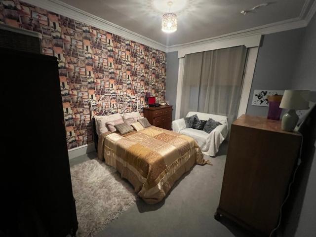 Room at Rosedale Gardens, Glasgow